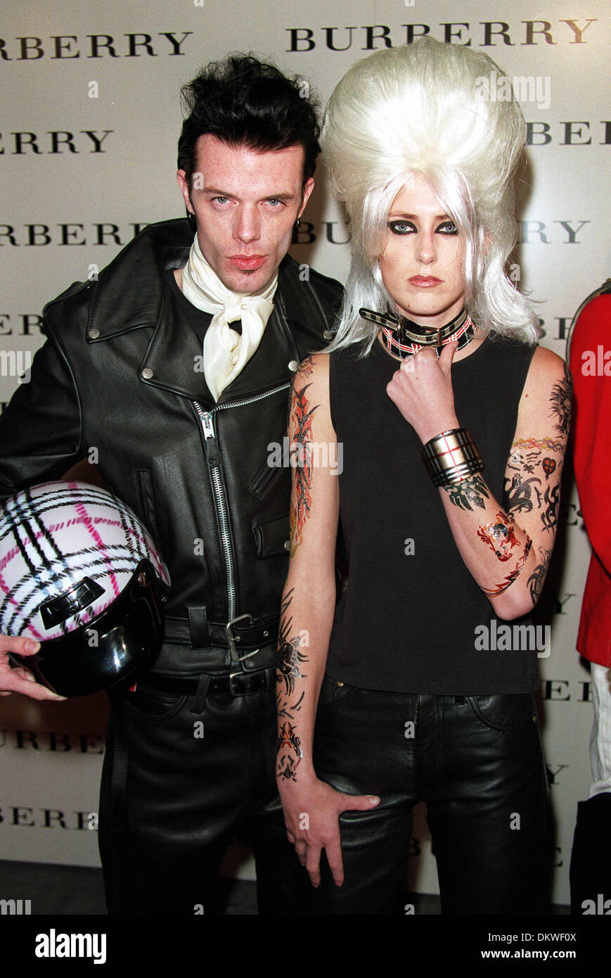 BURBERRYS MODELS.MODELS.BEVERLEY HILLS, LA, USA.25/10/2001.BM63D11C ...