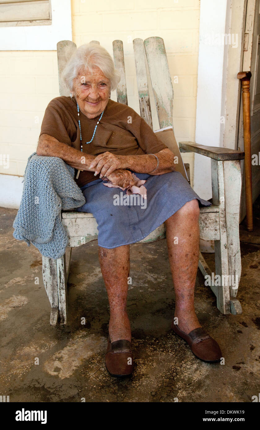 Old cuban woman hi-res stock photography and images - Alamy