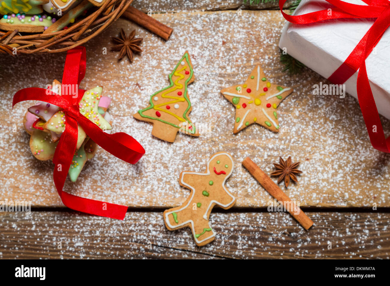 Ginger cookies in basket hi-res stock photography and images - Alamy