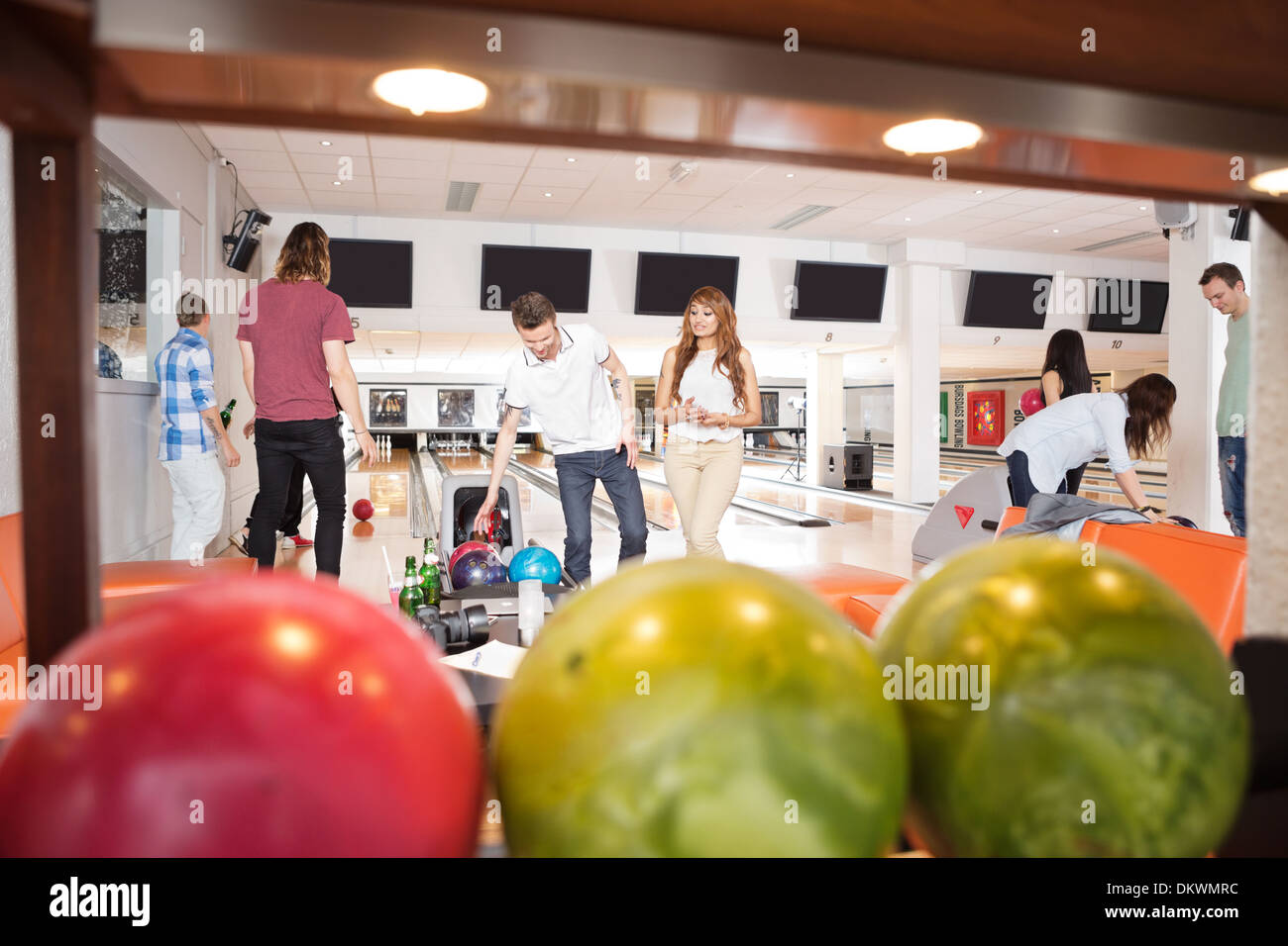 People bowling hi-res stock photography and images - Alamy
