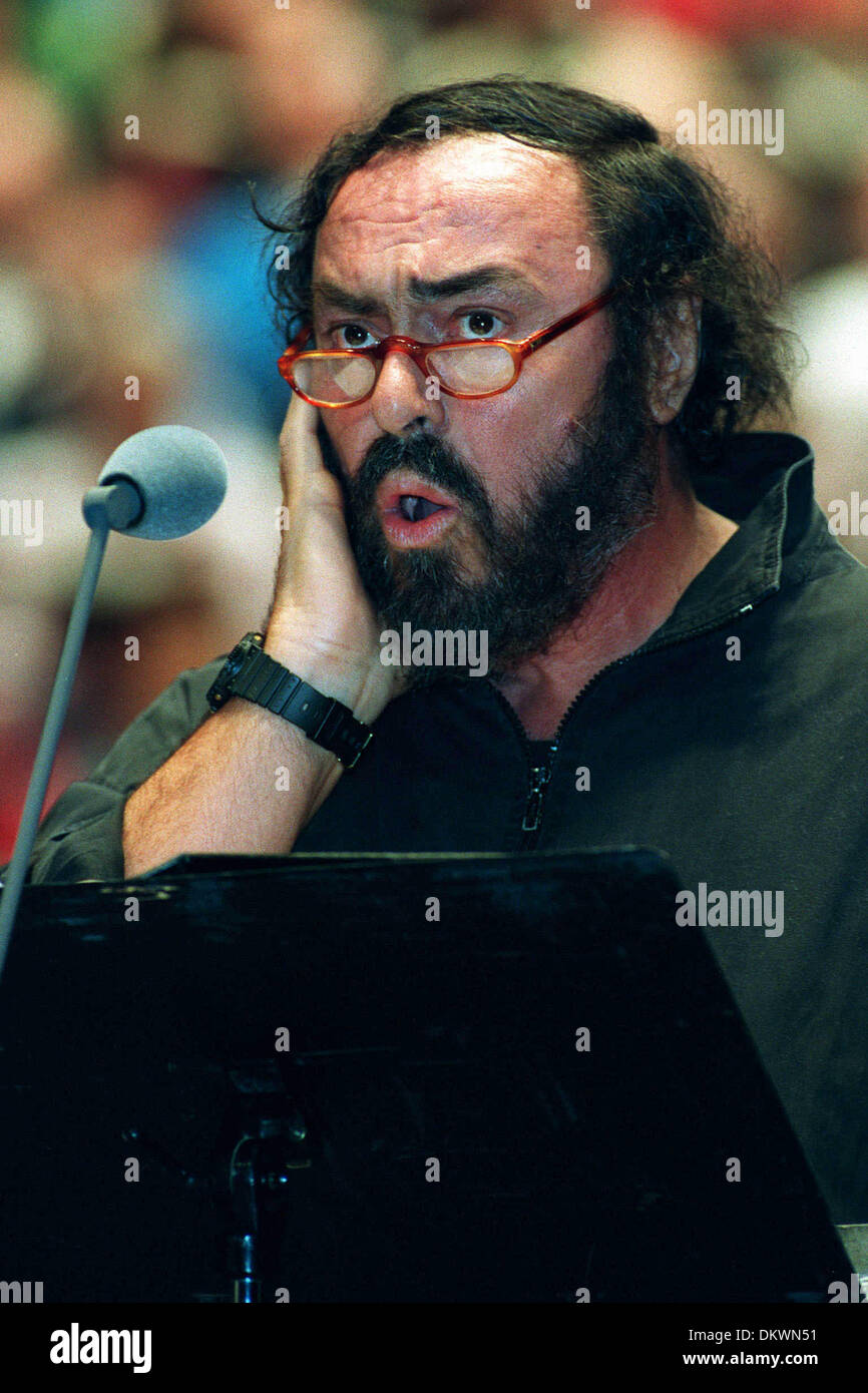 LUCIANO PAVAROTTI.OPERA SINGER.08/03/1994.C19B17C Stock Photo - Alamy LUCIANO PAVAROTTI.OPERA SINGER.08/03/1994.C19B17C Stock Photo - Alamy
