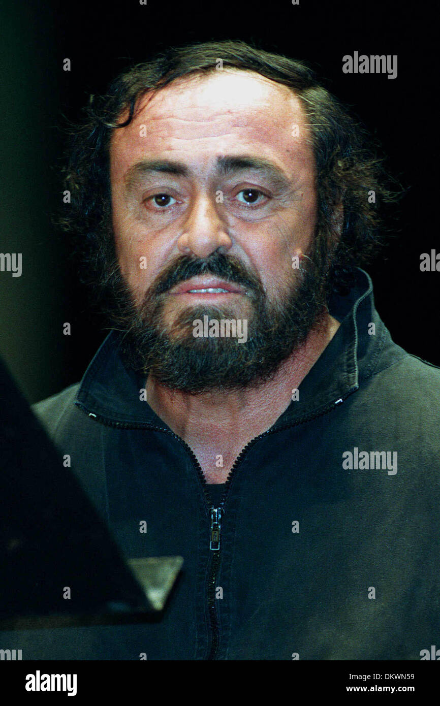 LUCIANO PAVAROTTI.OPERA SINGER.09/03/1994.C19A8C Stock Photo - Alamy LUCIANO PAVAROTTI.OPERA SINGER.09/03/1994.C19A8C Stock Photo - Alamy