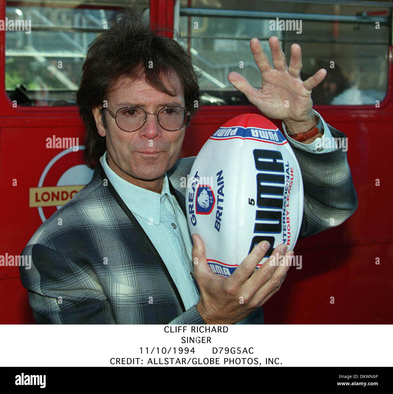 Cliff richard singer hi-res stock photography and images - Alamy