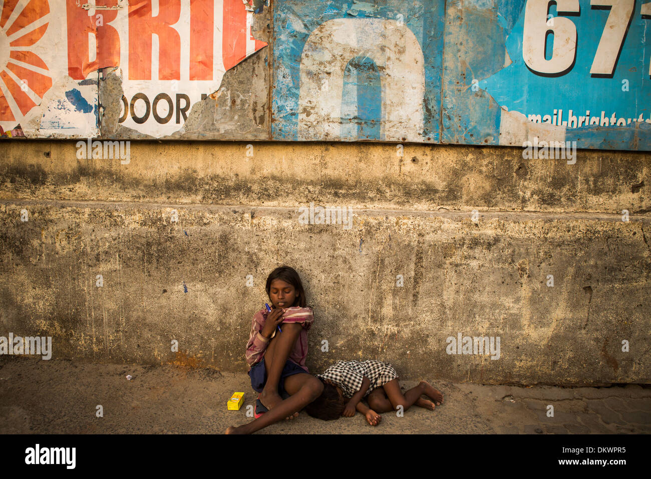Homeless children hi-res stock photography and images - Alamy