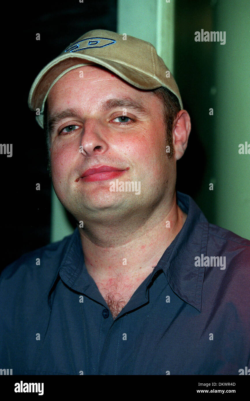 DAVE PEARCE.RADIO ONE DISC-JOCKEY.04/05/1999.R44G16C Stock Photo - Alamy