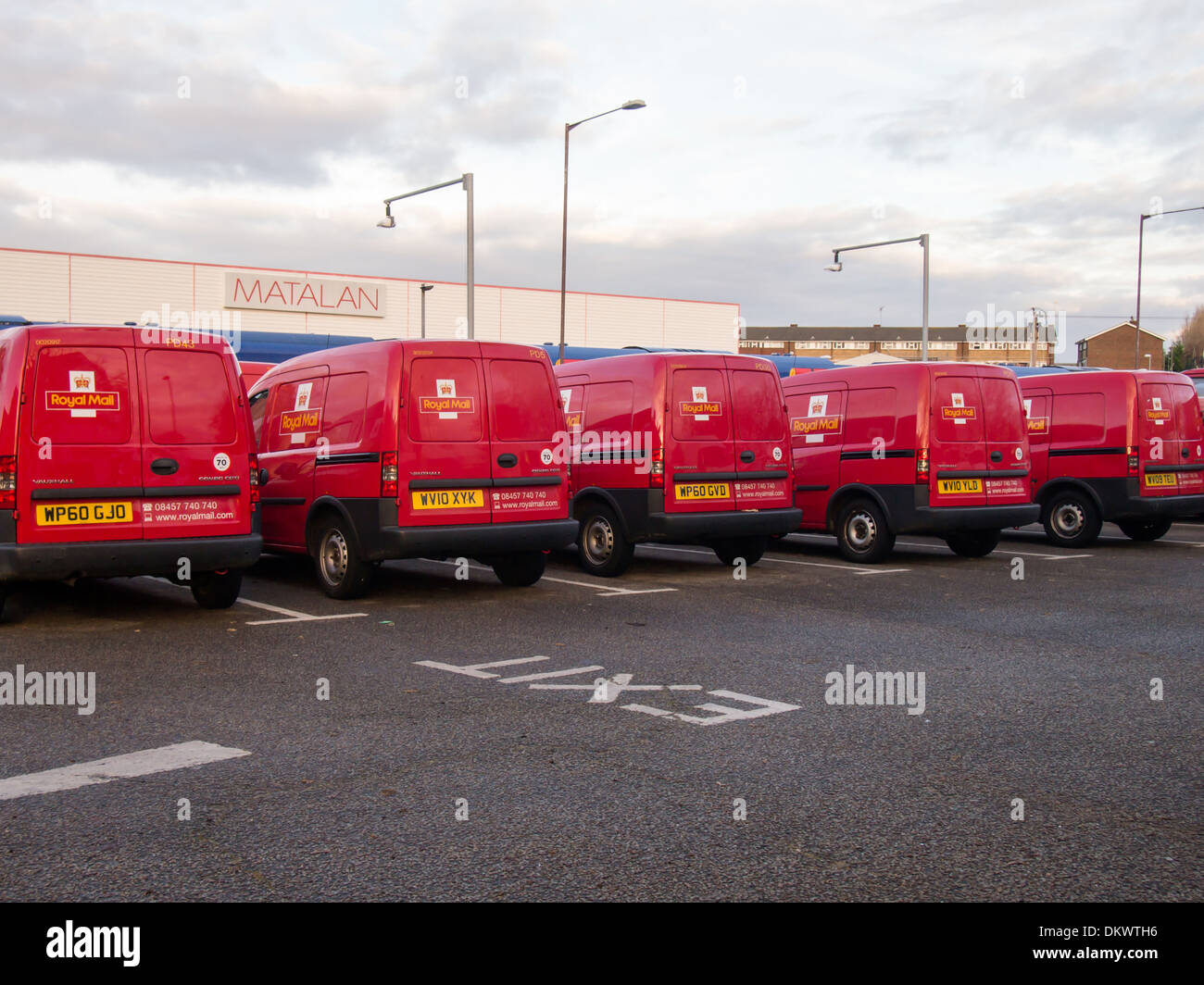Delivery vans hi-res stock photography and images - Alamy