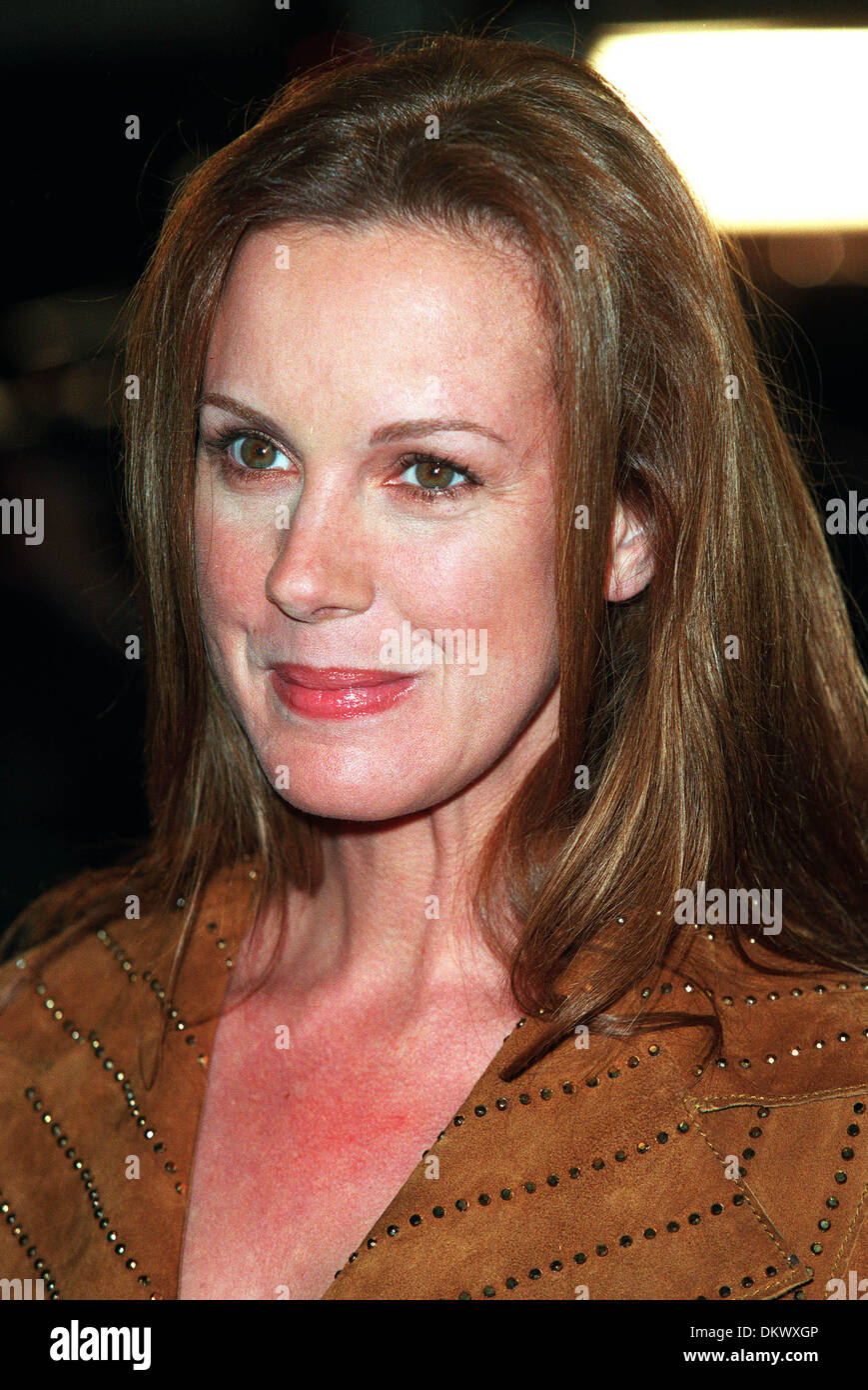 Elizabeth perkins 2001 hi-res stock photography and images - Alamy