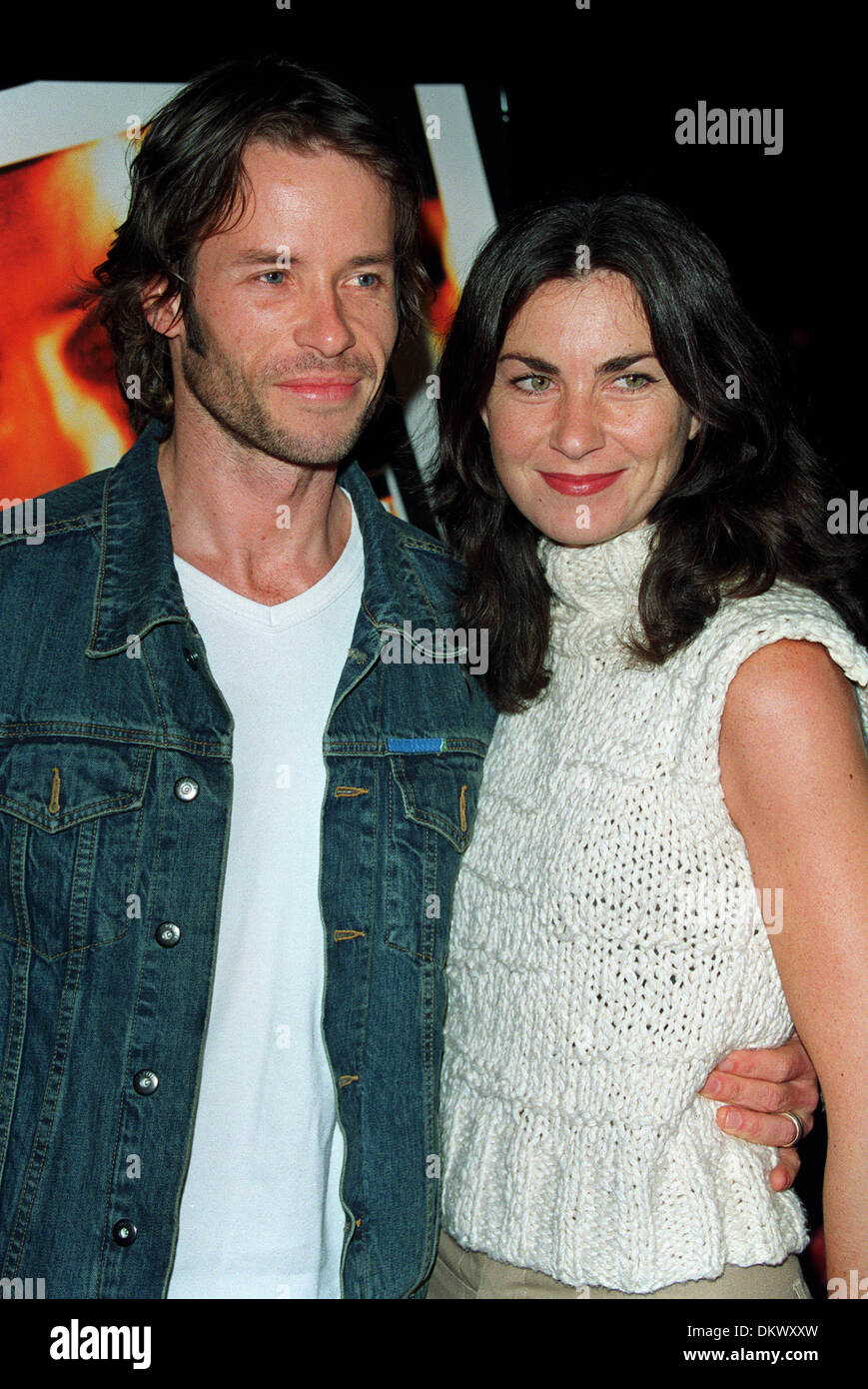 GUY PEARCE & KATE.ACTOR & WIFE.WESTWOOD, LA, USA.13/03/2001.BG22A25C ...