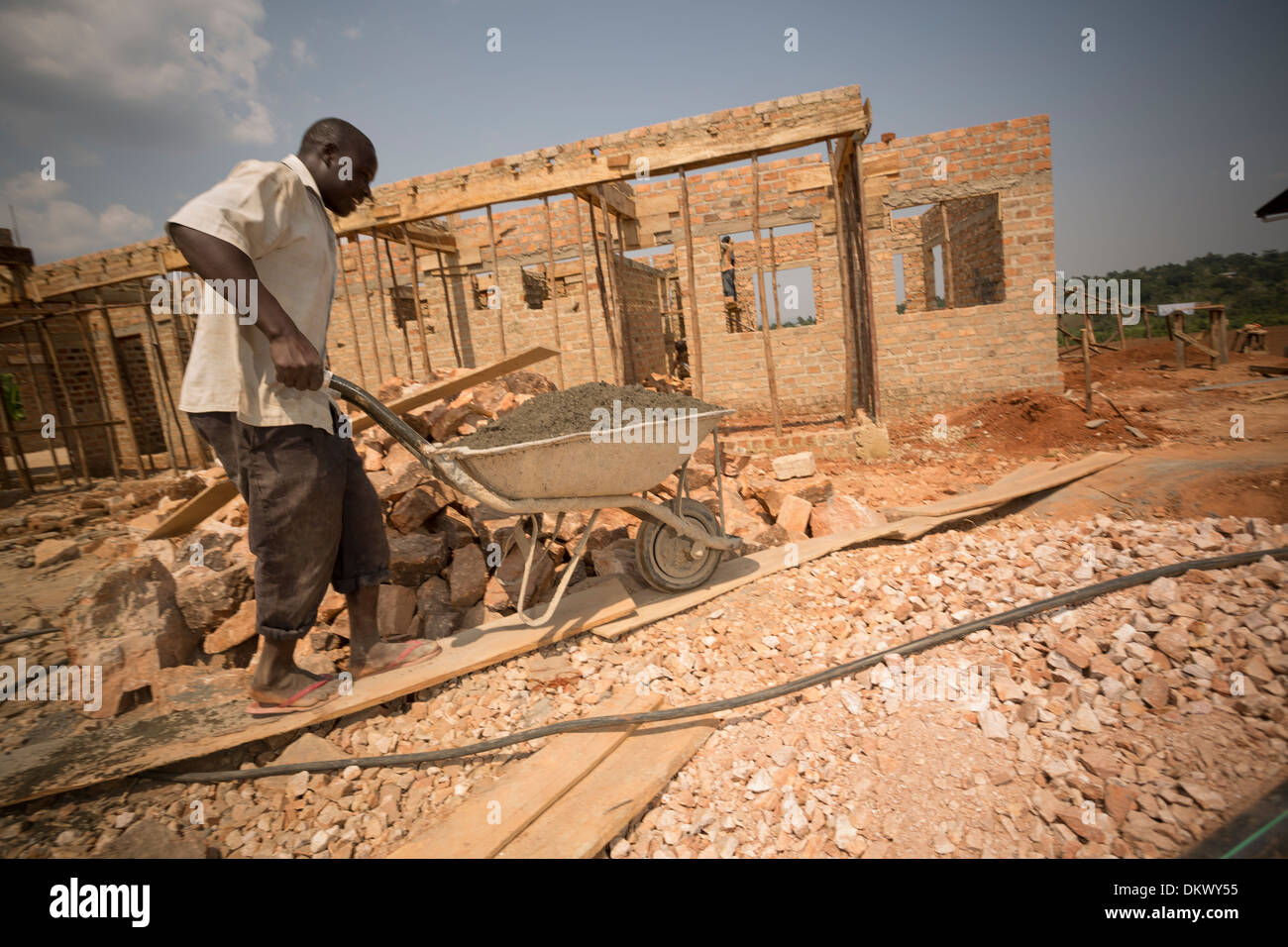 African construction site workers hi-res stock photography and images ...