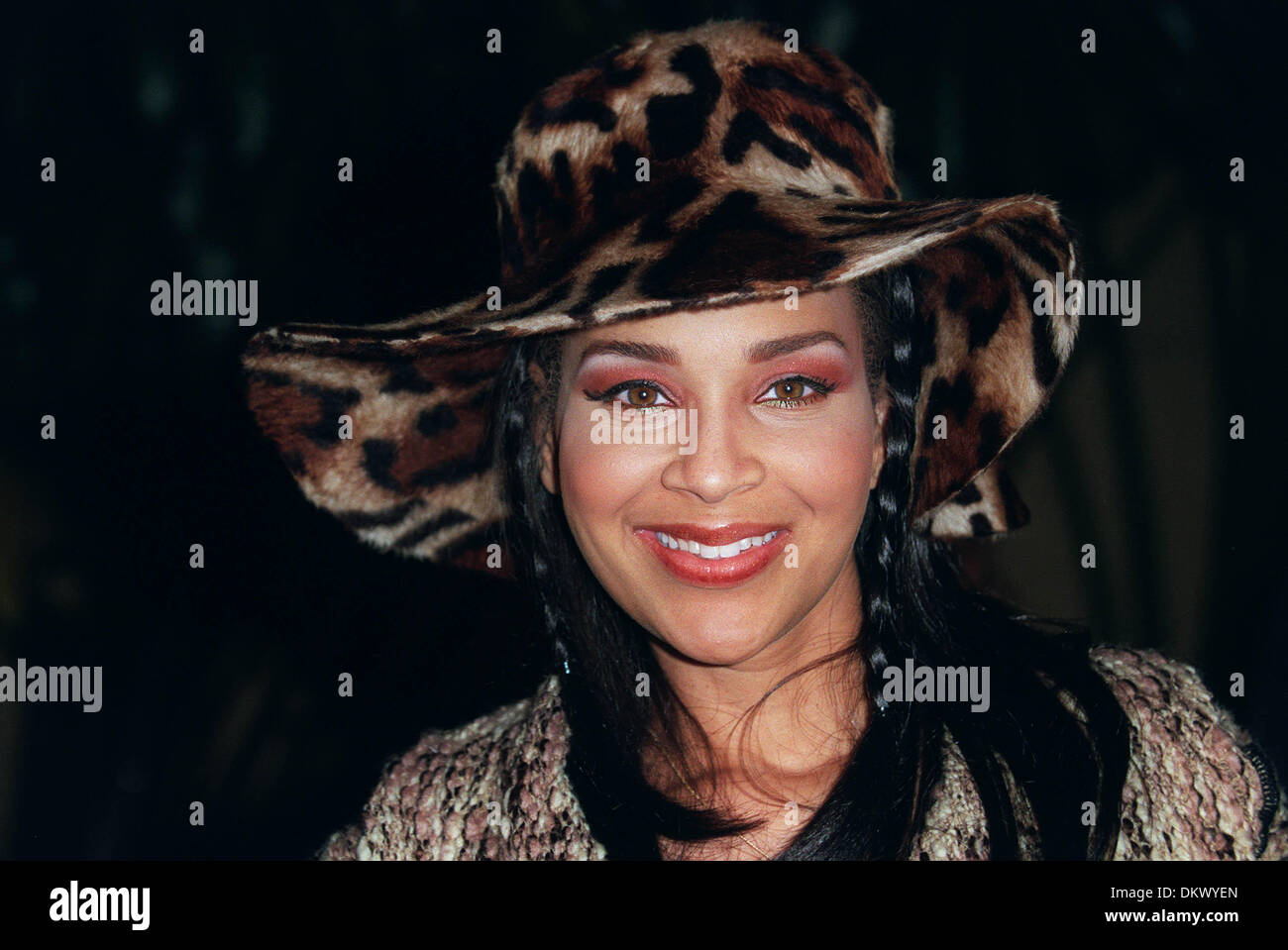 Lisa ray hi-res stock photography and images - Alamy