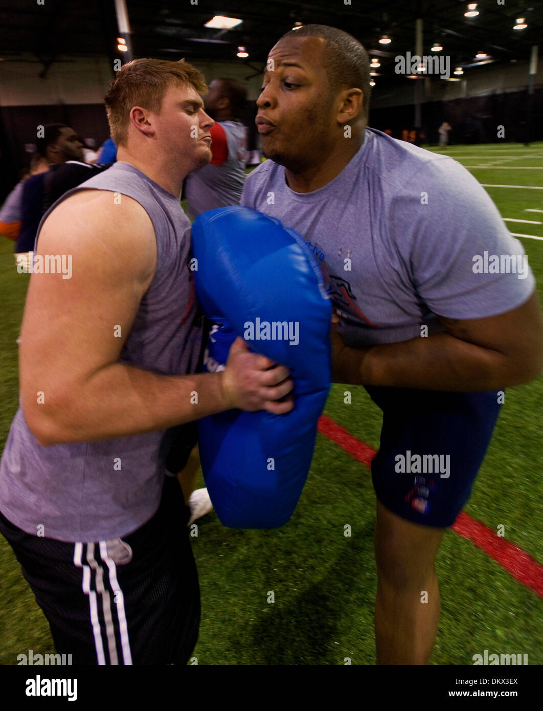 Feb.1, 2010 - Duluth, Georgia USA - Linemen engage in a light contact ...