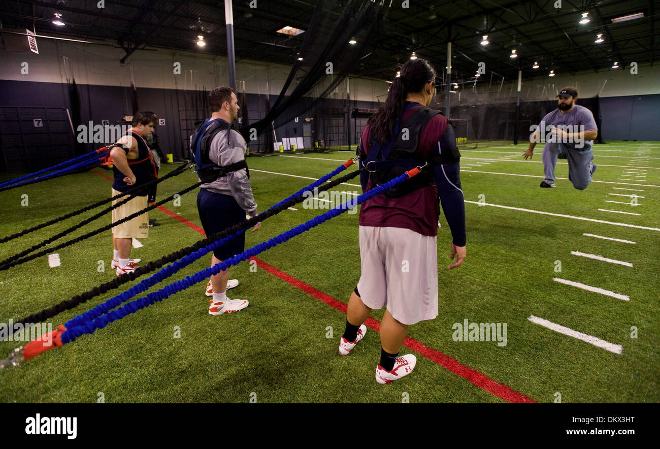 Feb.2, 2010 - Duluth, Georgia USA - College football linemen are shown ...