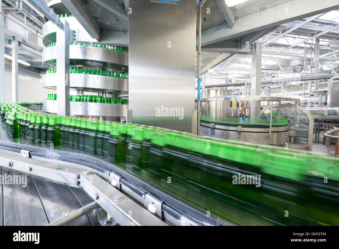 A beer bottling factory Stock Photo - Alamy