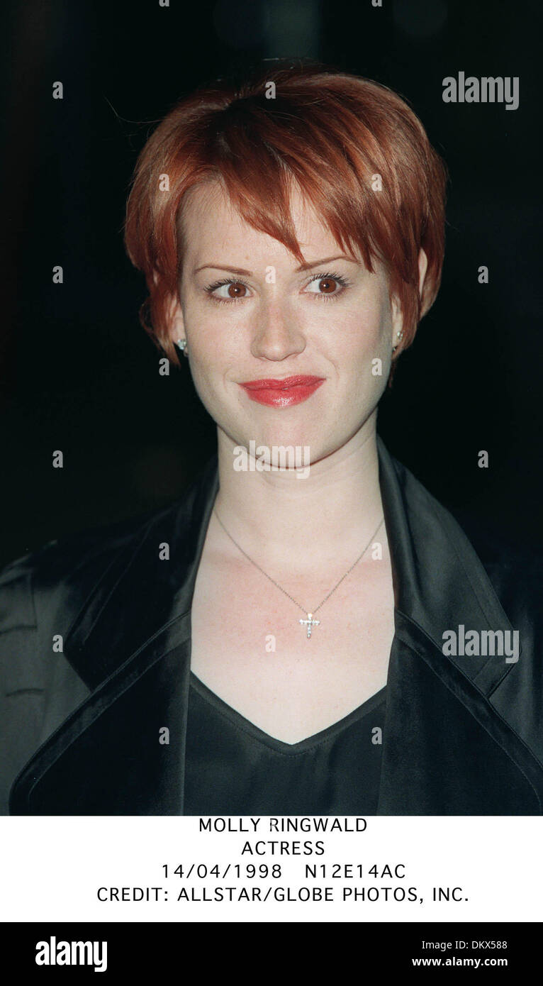 Actress molly ringwald hi-res stock photography and images - Alamy