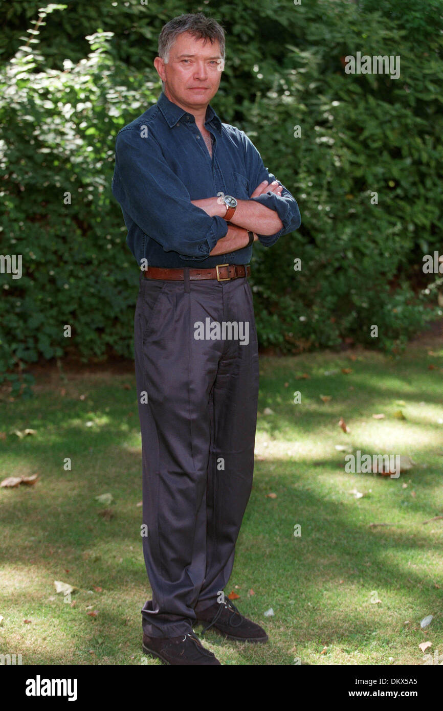 Martin shaw actor hi-res stock photography and images - Alamy
