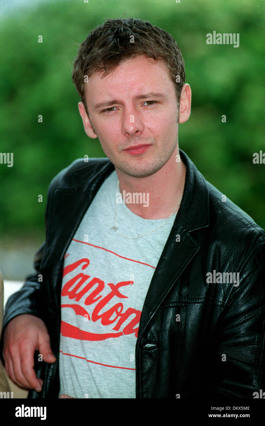 John simm 1999 hi-res stock photography and images - Alamy