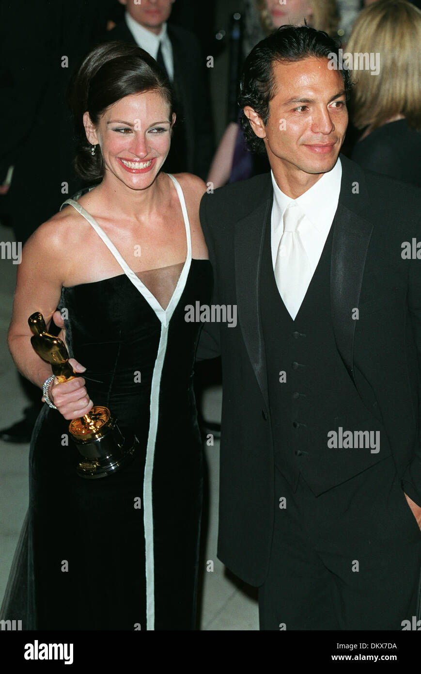 Benjamin Bratt And Julia Roberts