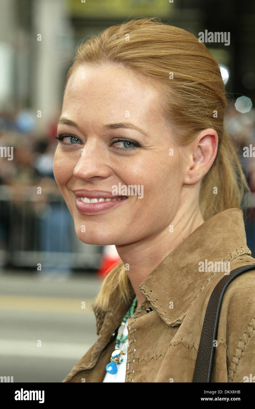 JERI RYAN.ACTRESS.LYWOOD, LOS ANGELES, USA.GRAUMAN'S CHINESE THEATRE ...