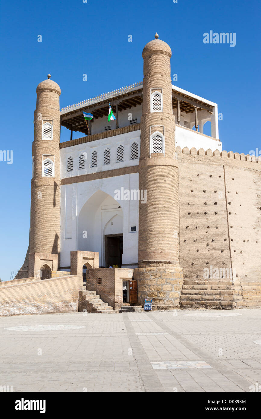 Entrance of the Ark Fortress, Registan Square, Bukhara, Uzbekistan ...