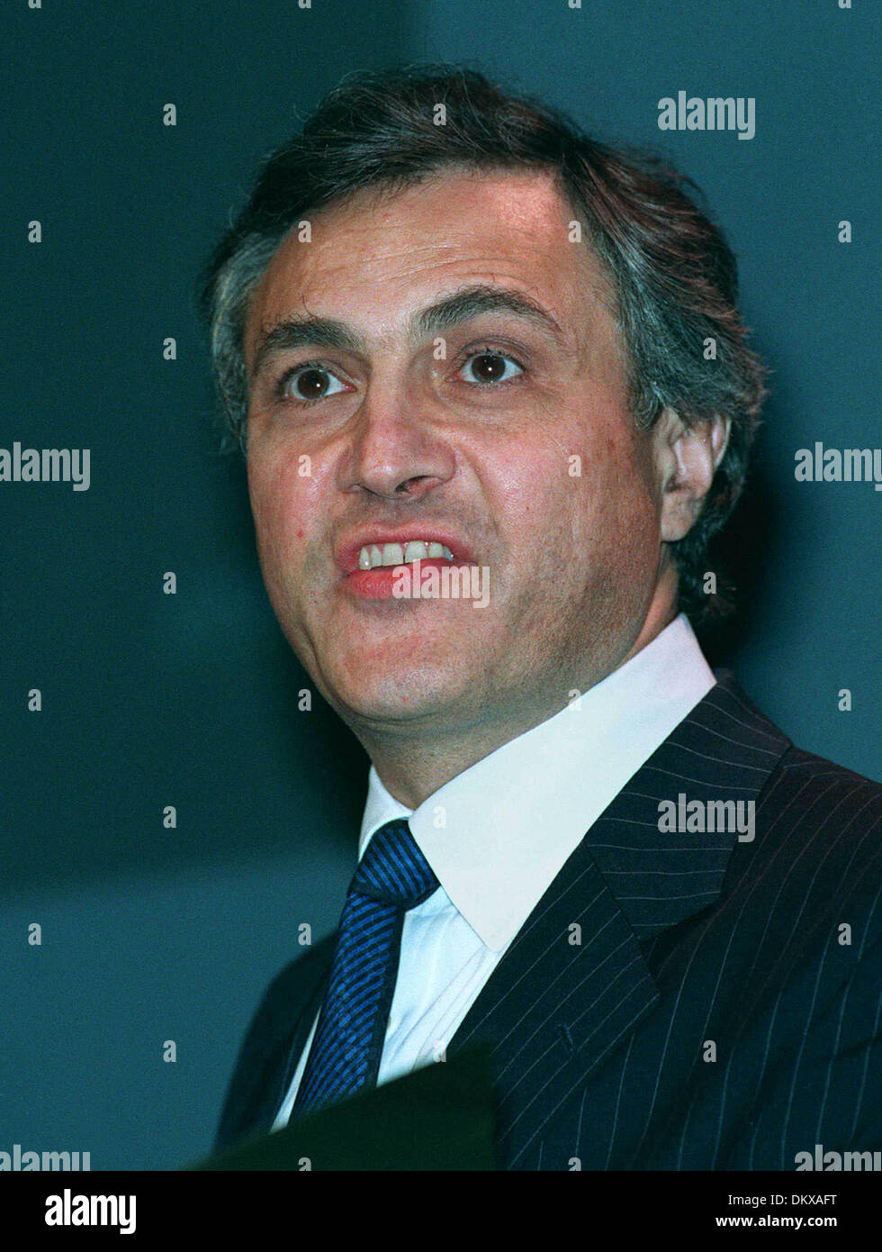 JOHN SUCHET.TV NEWSCASTER.03/05/1994.C52C16AC Stock Photo - Alamy