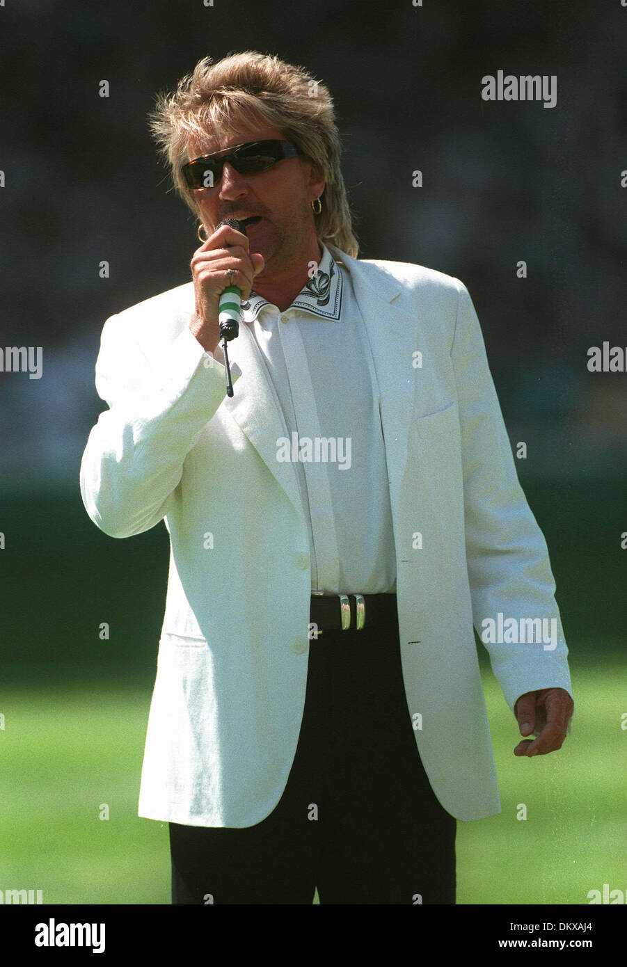 Rod stewart singer hi-res stock photography and images - Alamy