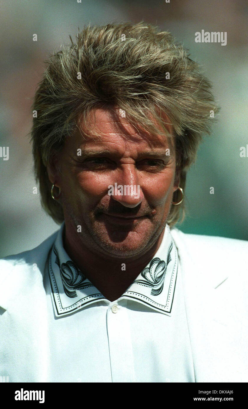 Rod stewart singer hi-res stock photography and images - Alamy