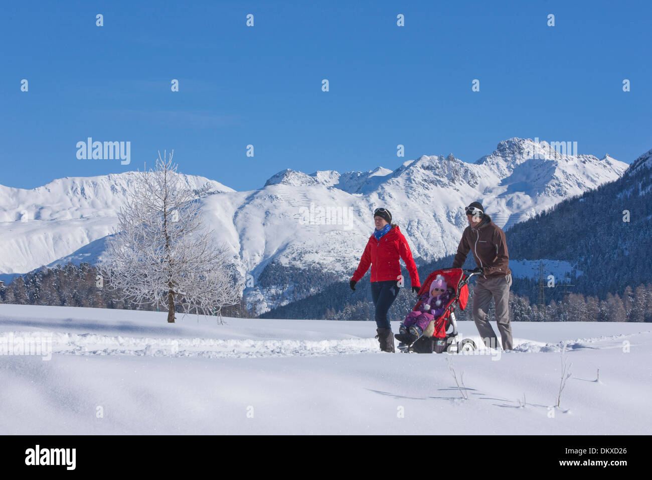 Wandern familie schweiz hi-res stock photography and images - Alamy