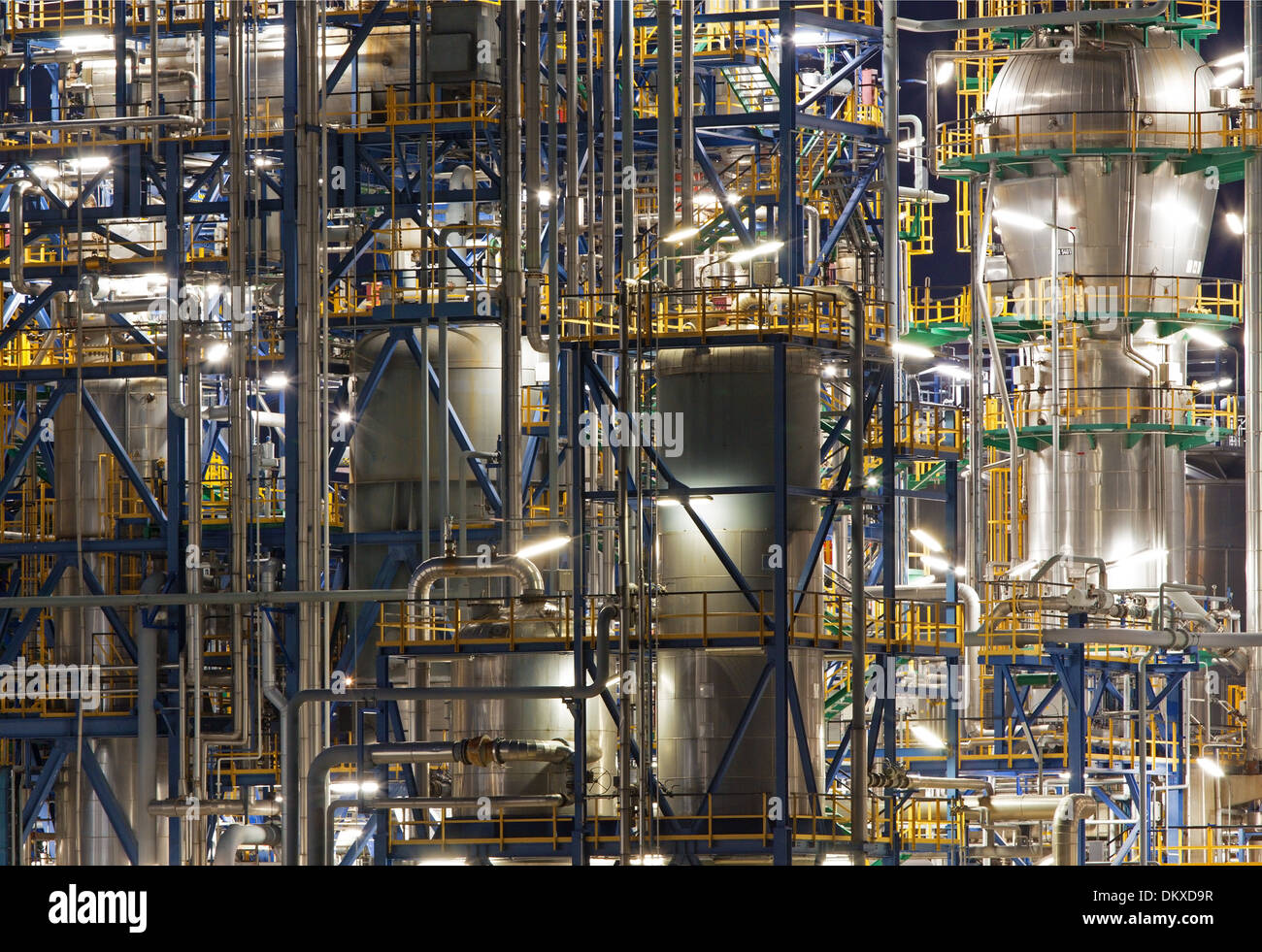Crude oil refinery distillation tower hi-res stock photography and ...