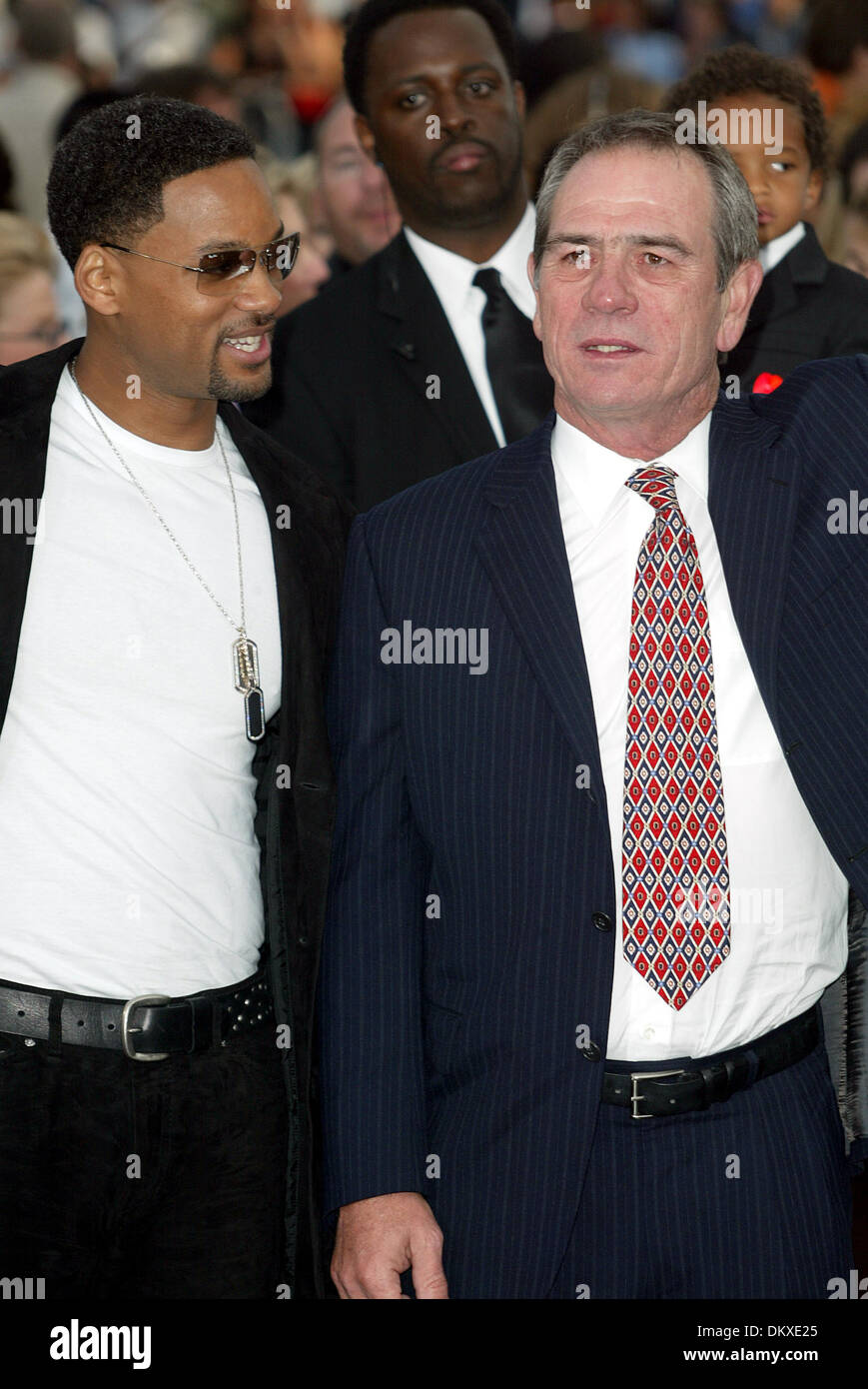 WILL SMITH & TOMMY LEE JONES.ACTORS, MEN IN BLACK.WESTWOOD, LOS ANGELES ... WILL SMITH & TOMMY LEE JONES.ACTORS, MEN IN BLACK.WESTWOOD, LOS ANGELES ...