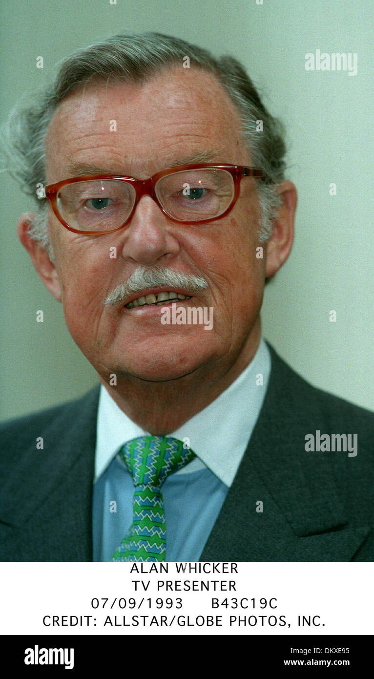 ALAN WHICKER.TV PRESENTER.07/09/1993.B43C19C Stock Photo - Alamy