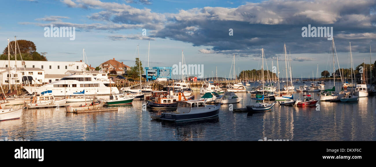 Harbor landscapes hi-res stock photography and images - Alamy