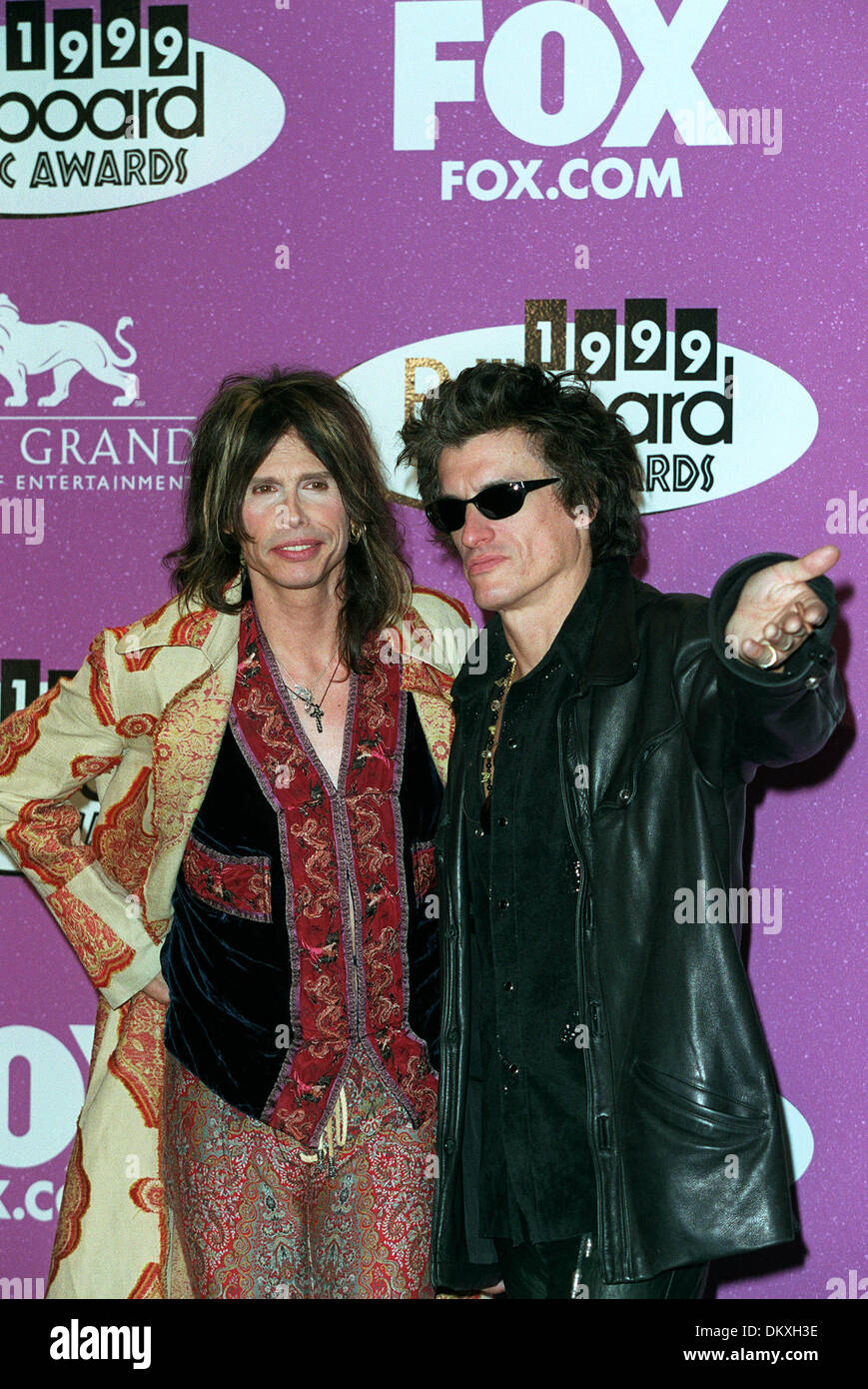 STEVEN TYLER & JOE PERRY.AEROSMITH.13/12/1999.V13B19C Stock Photo - Alamy
