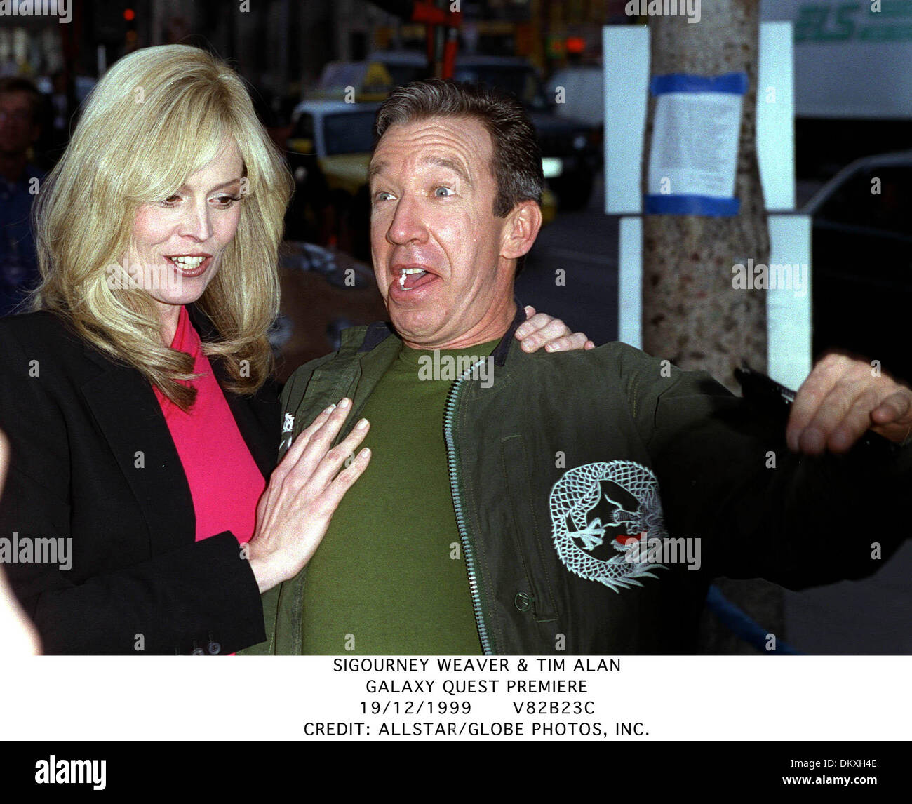 SIGOURNEY WEAVER & TIM ALAN.GALAXY QUEST PREMIERE.19/12/1999.V82B23C ...