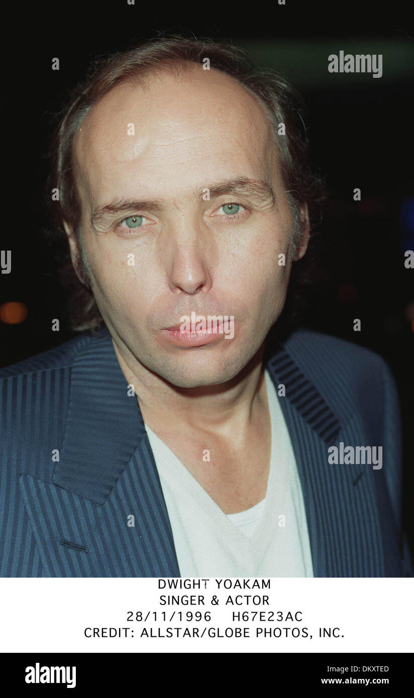 DWIGHT YOAKAM.SINGER & ACTOR.28/11/1996.H67E23AC Stock Photo - Alamy