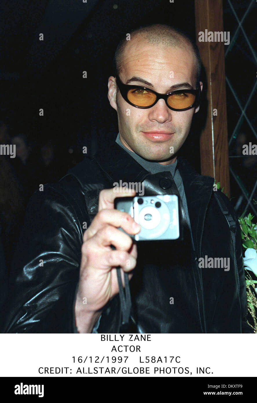 Billy zane 1997 hi-res stock photography and images - Alamy