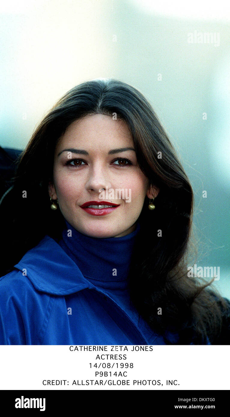 CATHERINE ZETA JONES.ACTRESS.14/08/1998.P9B14AC Stock Photo - Alamy