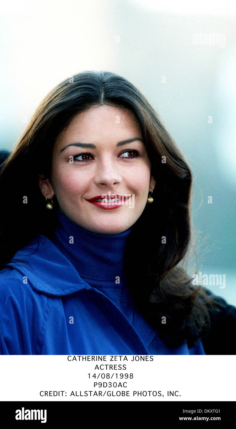 CATHERINE ZETA JONES.ACTRESS.14/08/1998.P9D30AC Stock Photo - Alamy