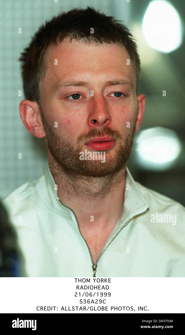 Thom yorke 1999 hi-res stock photography and images - Alamy