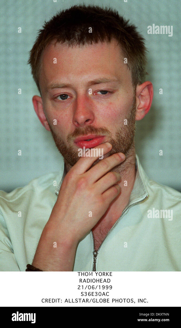 Thom yorke 1999 hi-res stock photography and images - Alamy