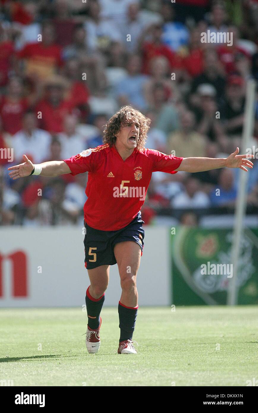 CARLOS PUYOL.SPAIN & FC BARCELONA.GREECE V SPAIN EURO 2004.BESSA ...