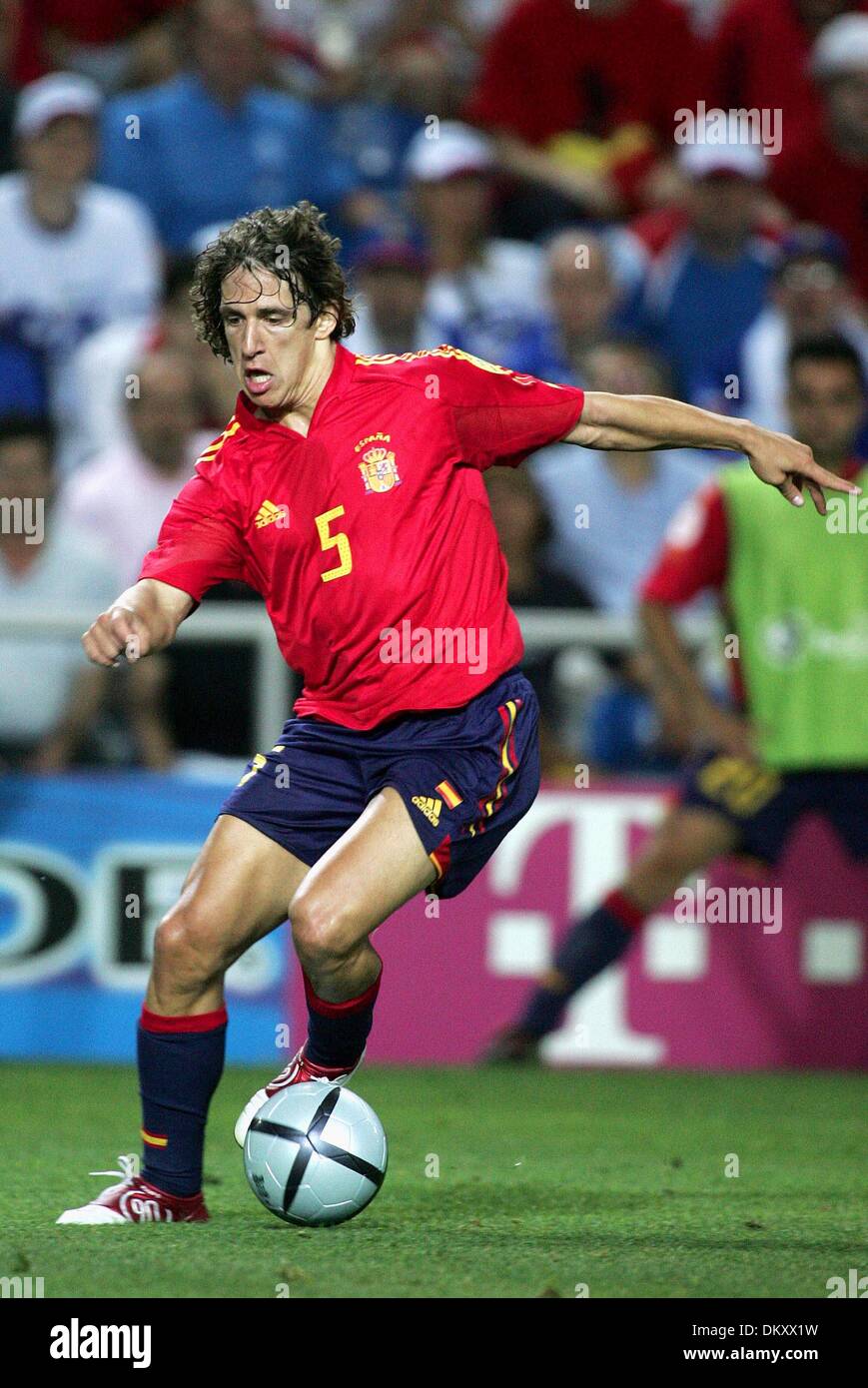 CARLOS PUYOL.SPAIN & FC BARCELONA.SPAIN V RUSSIA EURO 2004.FARO-LOULE, ALGARVE, PORTUGAL.12/06 ...