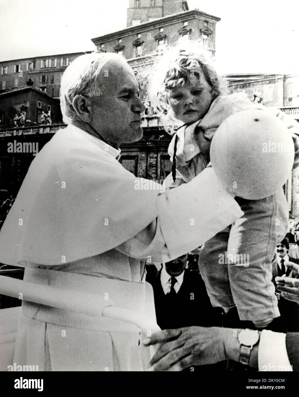 May 13, 1981; Vatican City, ITALY; POPE JOHN PAUL II lifts a little ...