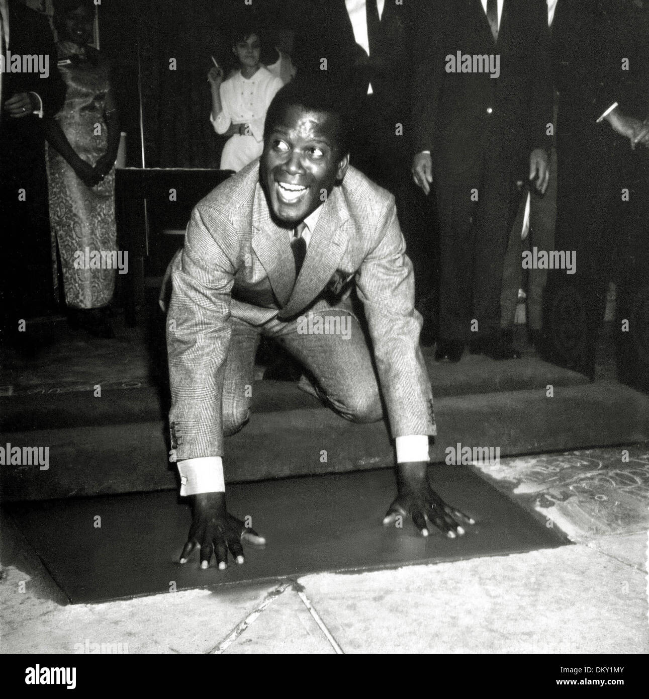 Nov. 11, 2002 - SIDNEY POITIER.HAND AND FOOTPRINT CEREMONHY GRAUMAN'S ...
