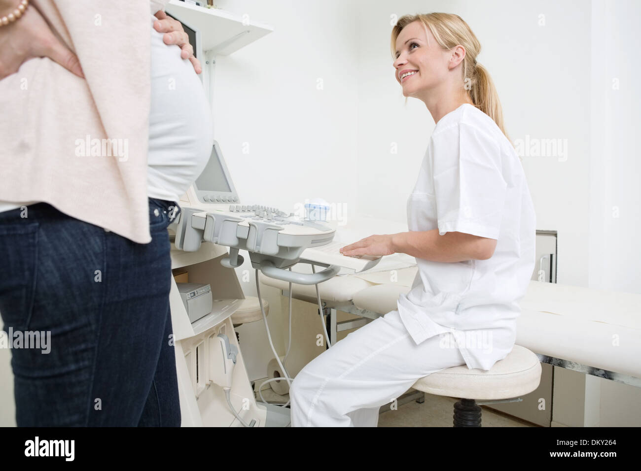 Gynecologist using ultrasound machine hi-res stock photography and ...