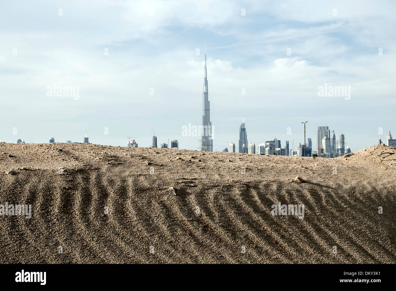 Burj khalifa behind sand dune hi-res stock photography and images - Alamy