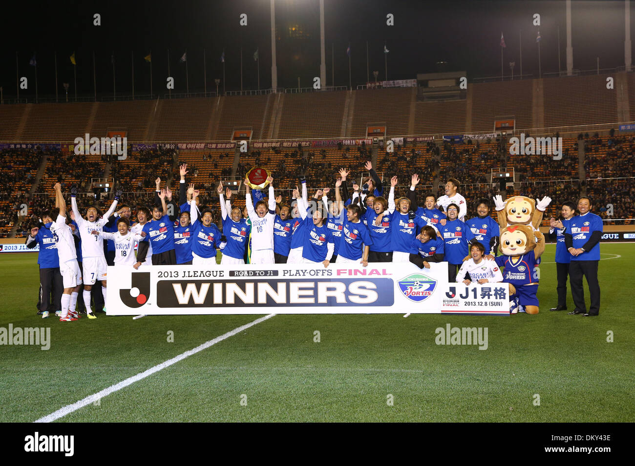 National Stadium, Tokyo, Japan. 8th Dec, 2013. Tokushima Vortis team ...