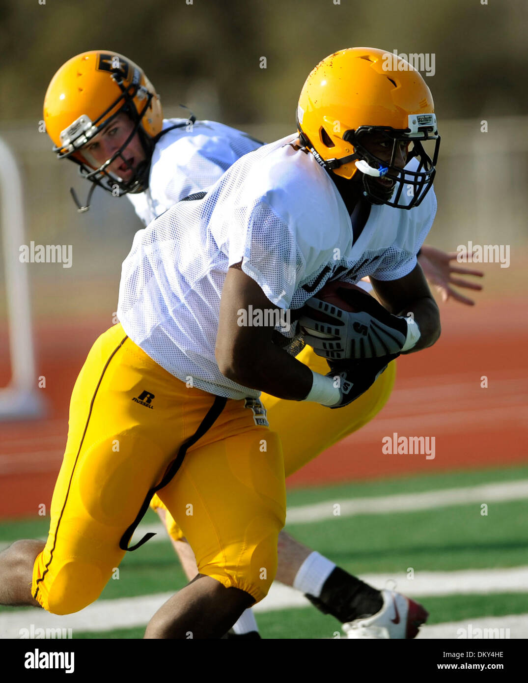 Jan. 05, 2010 - SAN ANTONIO, TX, USA - Running back Malcolm Jones takes ...