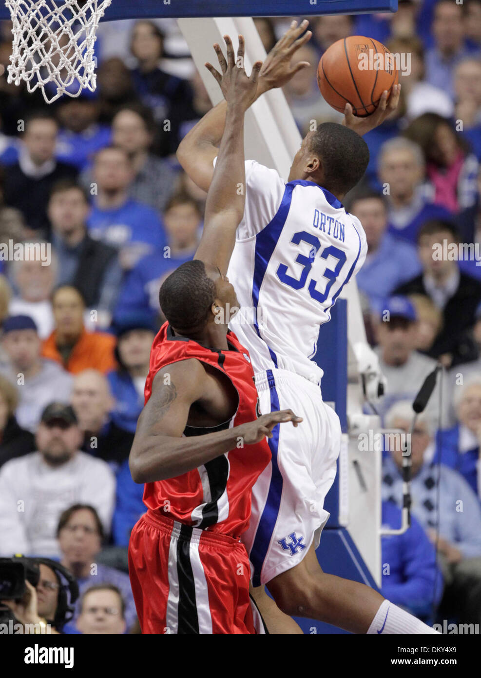 Jan. 09, 2010 - Lexington, Kentucky, USA - Kentucky's Daniel Orton put ...