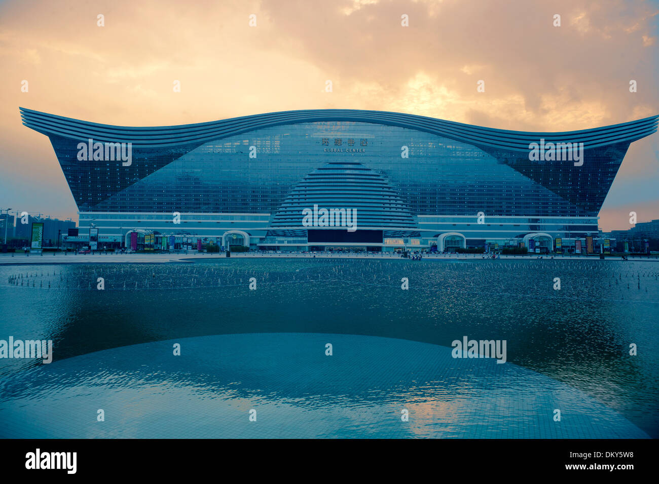Global building hi-res stock photography and images - Alamy