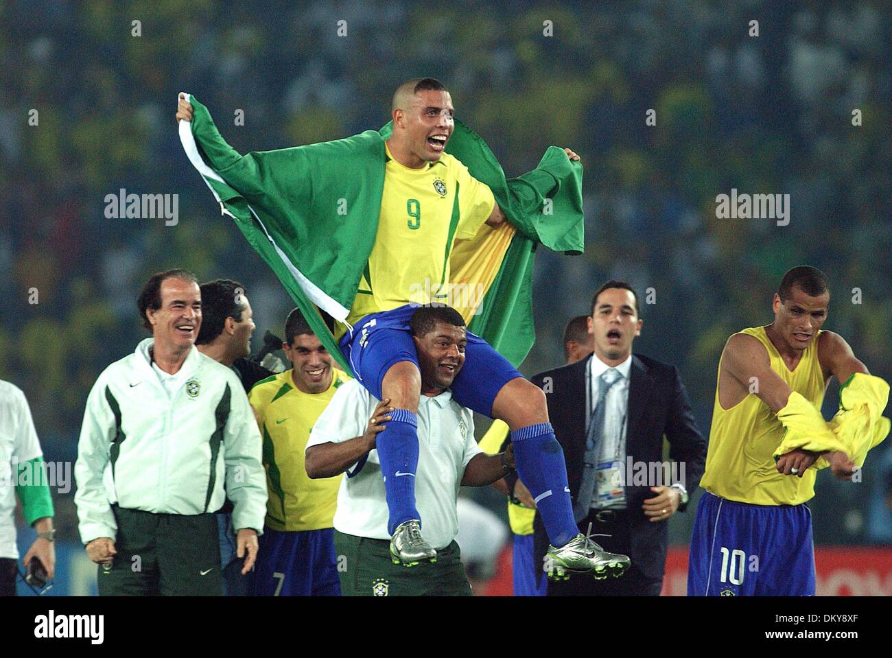 Ronaldo 2002 world cup hi-res stock photography and images - Alamy
